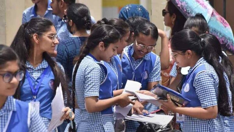 Uttar Pradesh Board students comeut with flying colours - The Lucknow ...