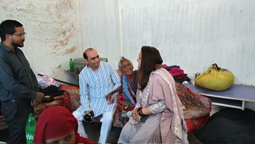 DM Pratapgarh Celebrates Holi in a Unique Way at Old Age Home - The ...