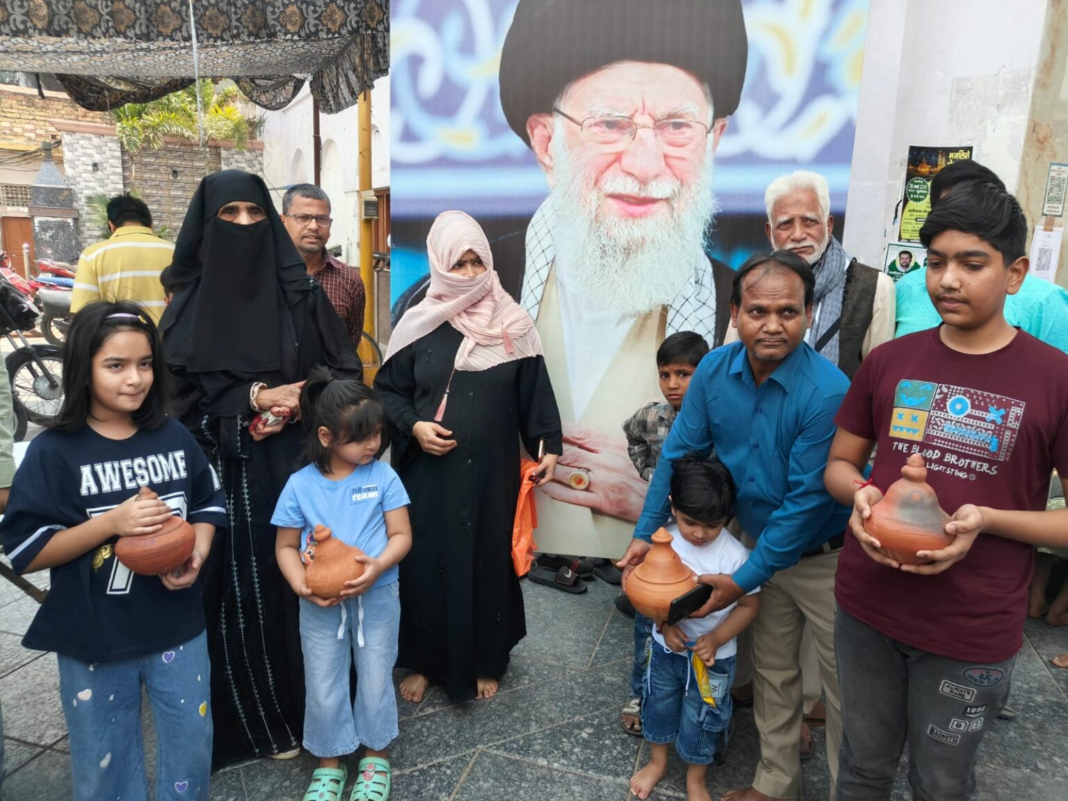 Crowds Gather at Dargah Hazrat Abbas in Lucknow to Send Aid to Iran ...